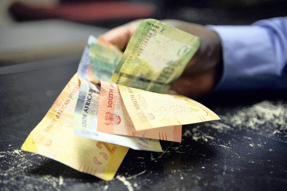 R10,000 fine for Chinese nationals guilty of running unregistered cash ...