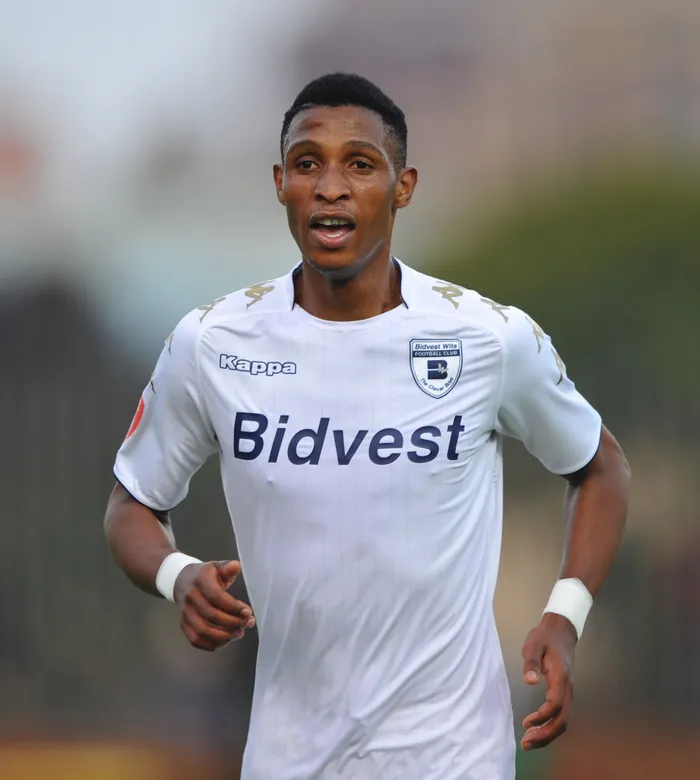 New Buccaneers board Pirates' ship in search of loot