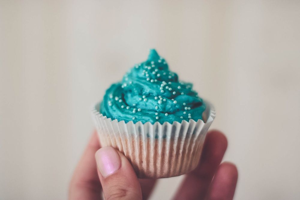 3 tips on how to eat a cupcake properly this Cupcake Day