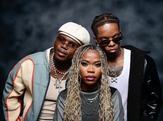 UNomfundo Moh unikeza izithandani ezihlala ngokuhlukana ithemba ...