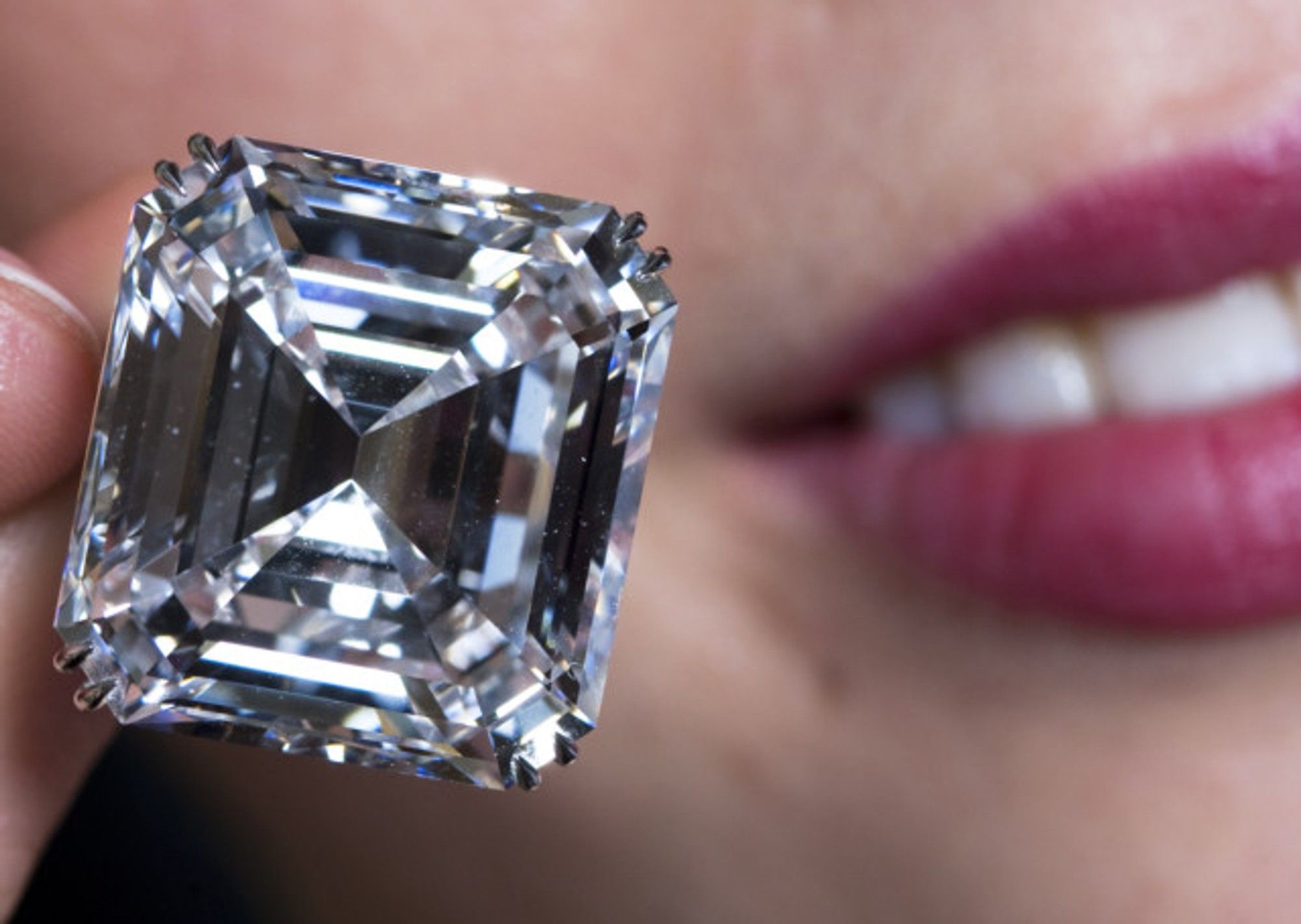 How To Dodge Engagement Ring Scams