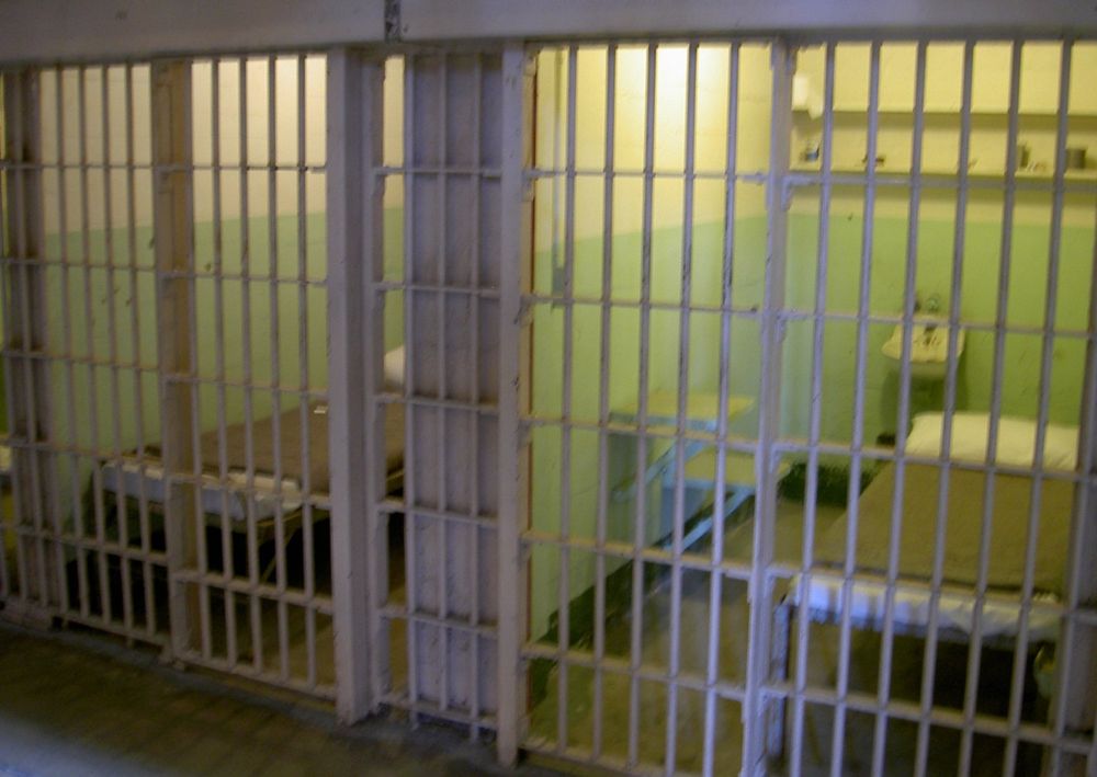 Inmate uses sheet to escape tough jail