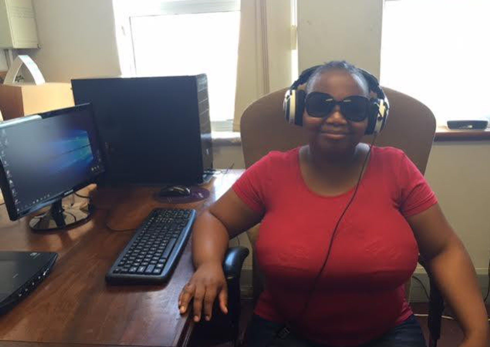 Blind court worker finally gets proper equipment