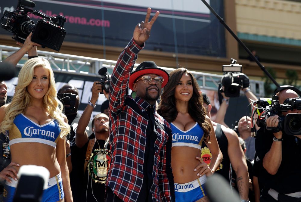 #Mayweather gets set for #McGregor #MoneyFight by visiting strip club