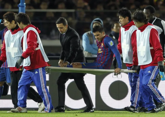 Barca’s Villas fractures leg