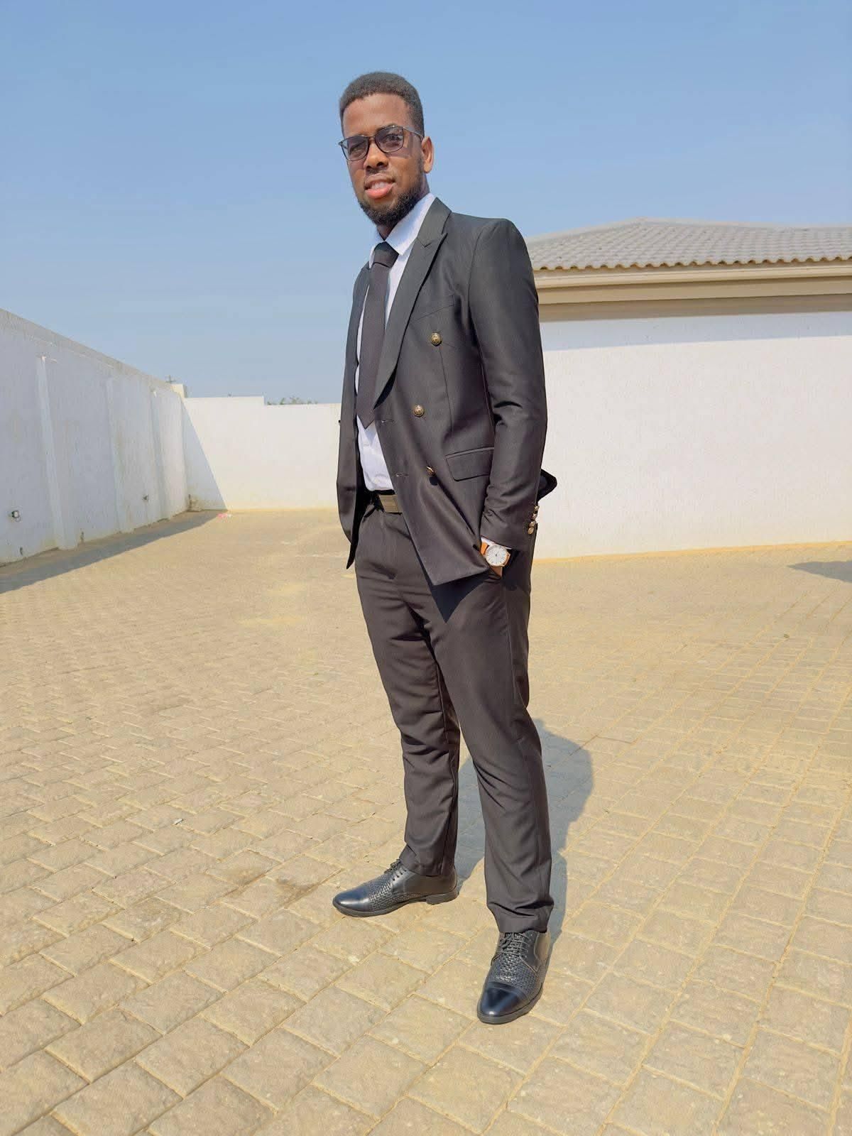 Badidekile sitholwa endlini kazakwabo isidumbu sobedukile