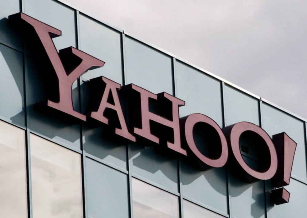 Yahoo! chairman to step down