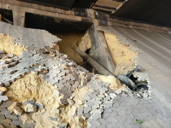Shocking cavity under Joburg highway bridge is just the tip of the ...