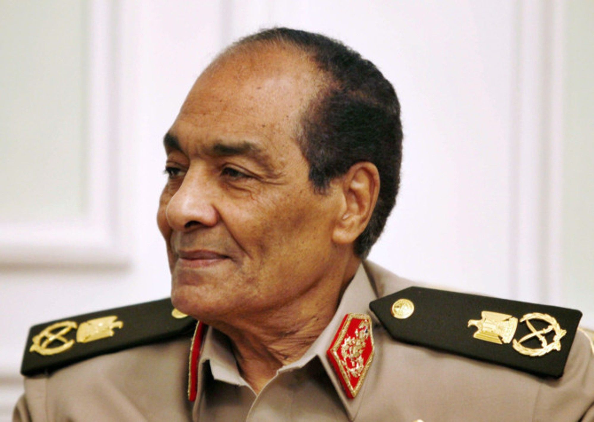 Egypt's Tantawi to remain defence minister