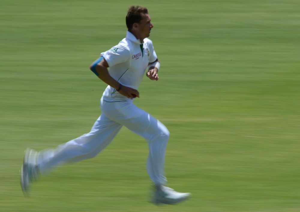 Steyn recovering from fractured rib