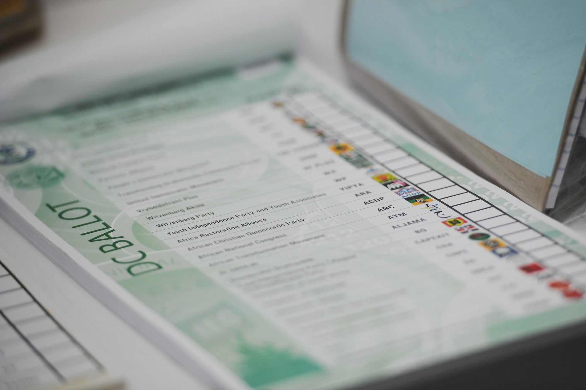 Ingcabha isikubavoti i-IEC idedela uhlu lwamaqembu azovotelwa