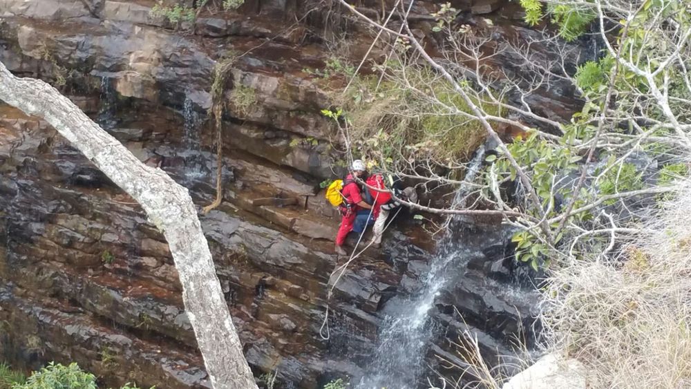 Argument leaves dad clinging to cliff