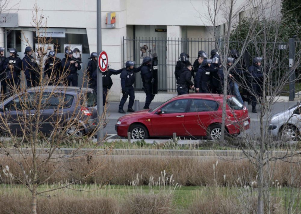 Hostage drama at French post office