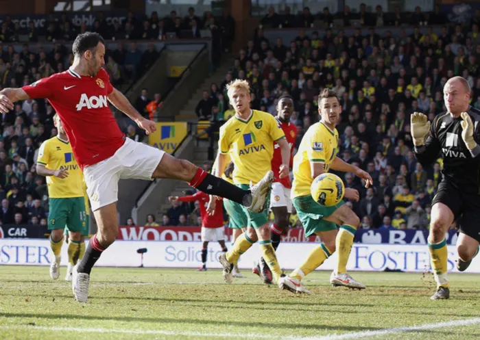 Giggs can play into his 40’s - Neville