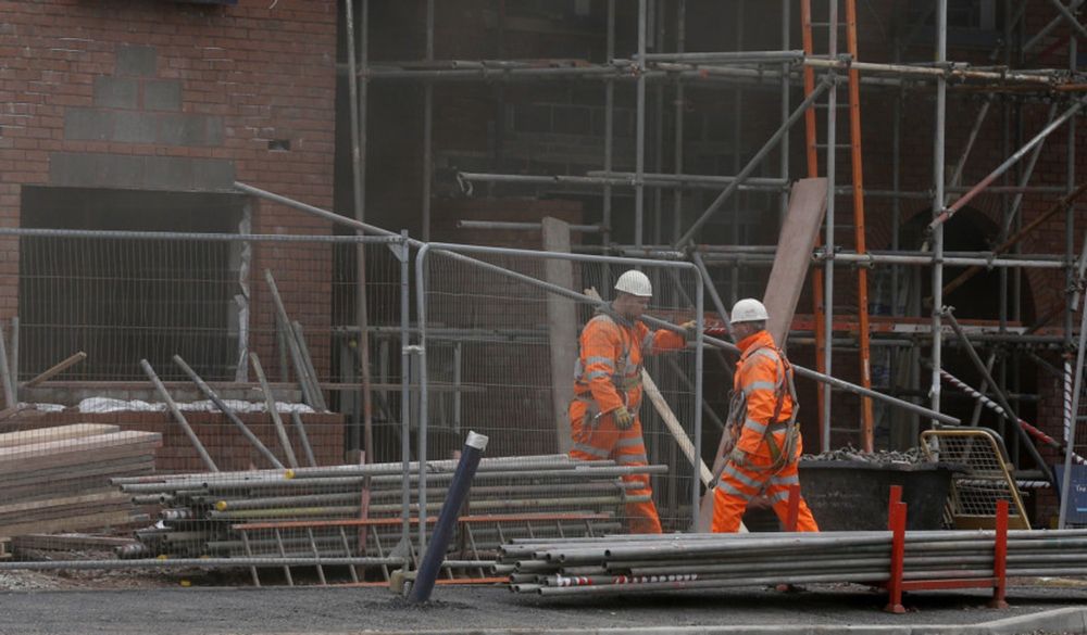 UK construction PMI edges down