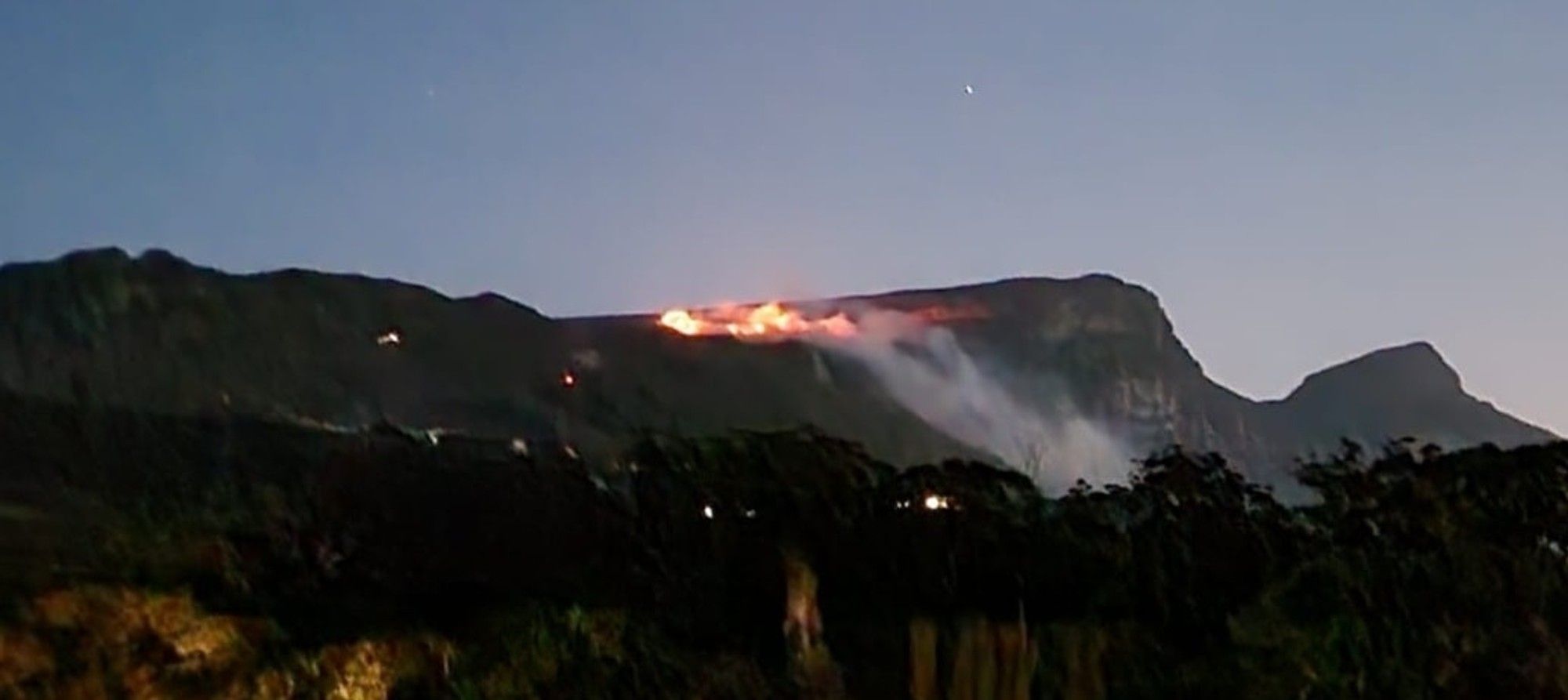 Hiking trails closed, guests evacuated after Table Mountain fires