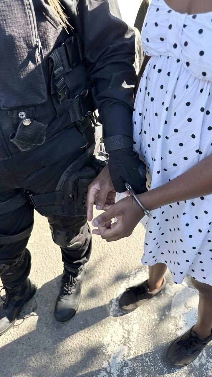 'Ubezama ukubamba' indoda owesifazane owebe usana