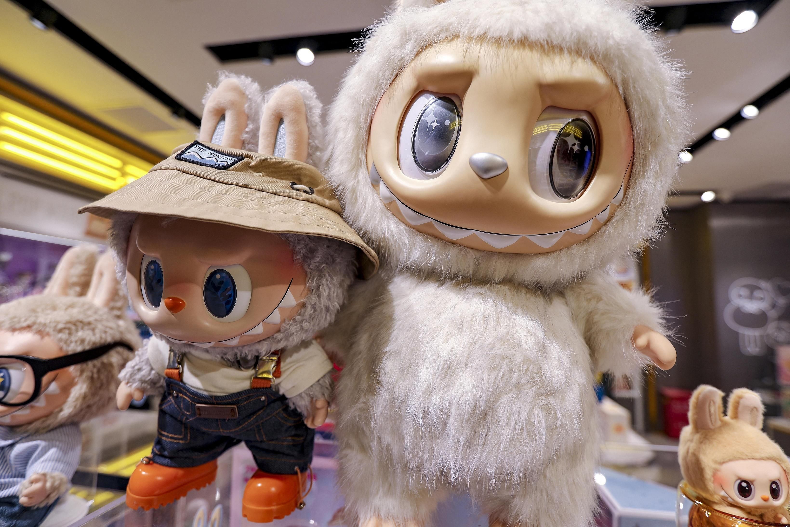 The Labubu craze: A toy sculpture sells for R2. 6 million in China