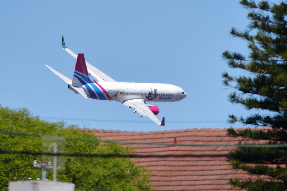 Sky showstopper as Safair 737 stuns the crowd
