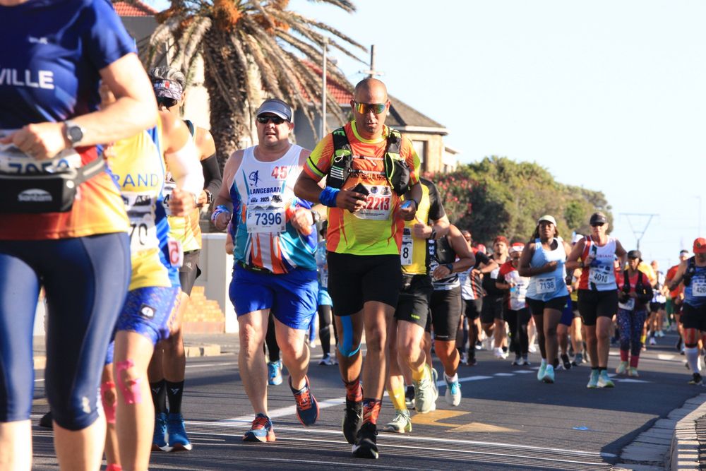Elite runners battle for SA title at Peninsula Marathon