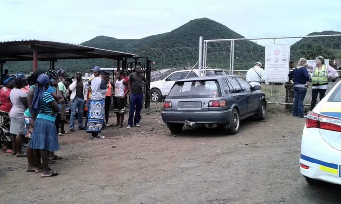 Three miners still trapped
