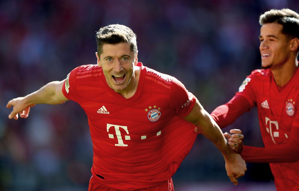 Lewandowski gets double and equals record as Bayern crush Cologne