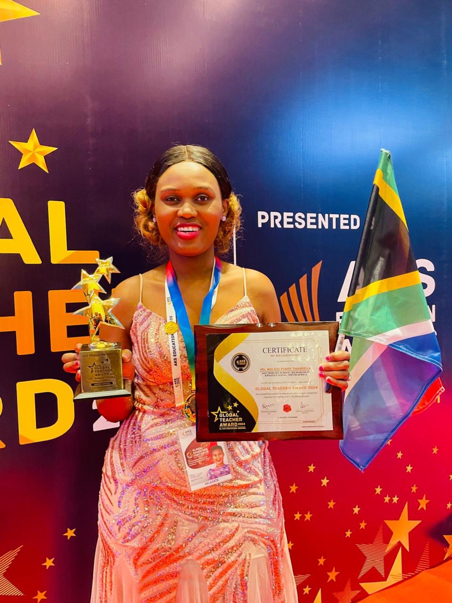 Uqhakambise ukuzibophezela uthisha ehlomula ngendondo