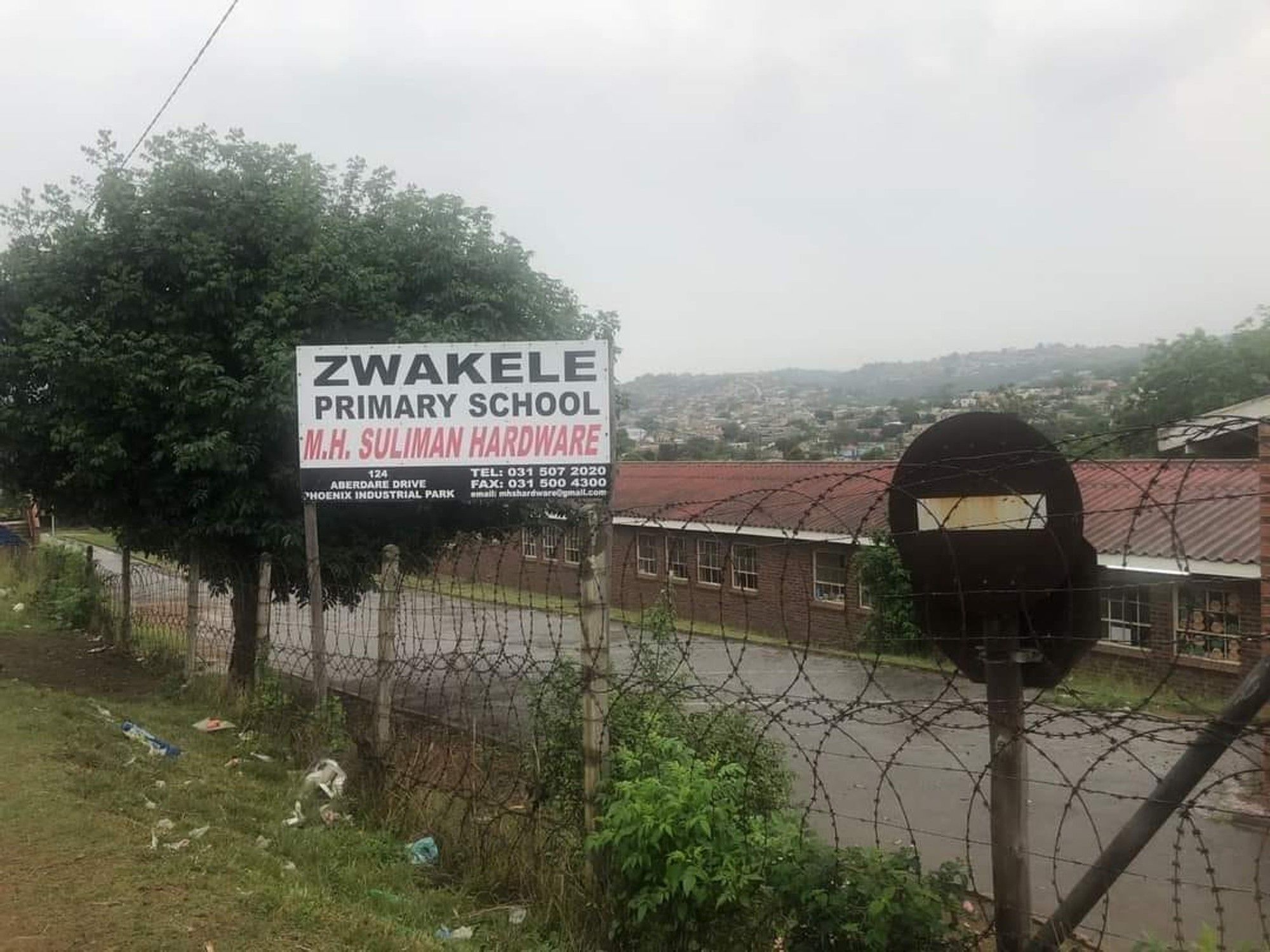 Basabisa ngokuvala isikole abafuna kuqashwe obeyibamba