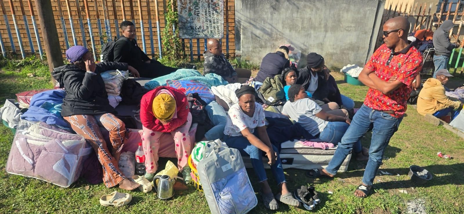 Bashiyeke bengenandawo eGcuwa emva komlilo ekurhaneleka ubangelwe ...