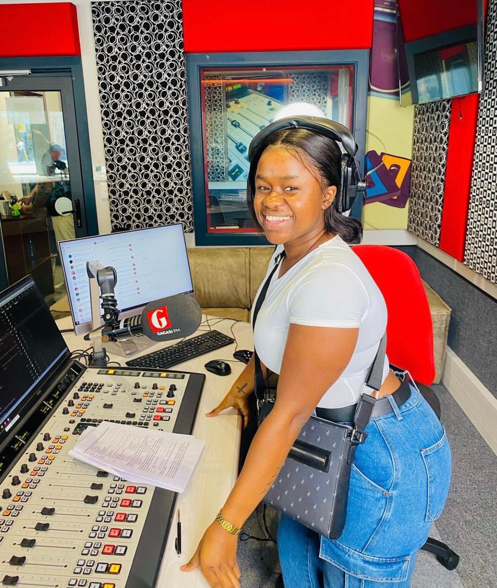 UPenny Ntuli nezinsolo ezishaqisayo eqinisekisa ukushiya kwiGagasi FM