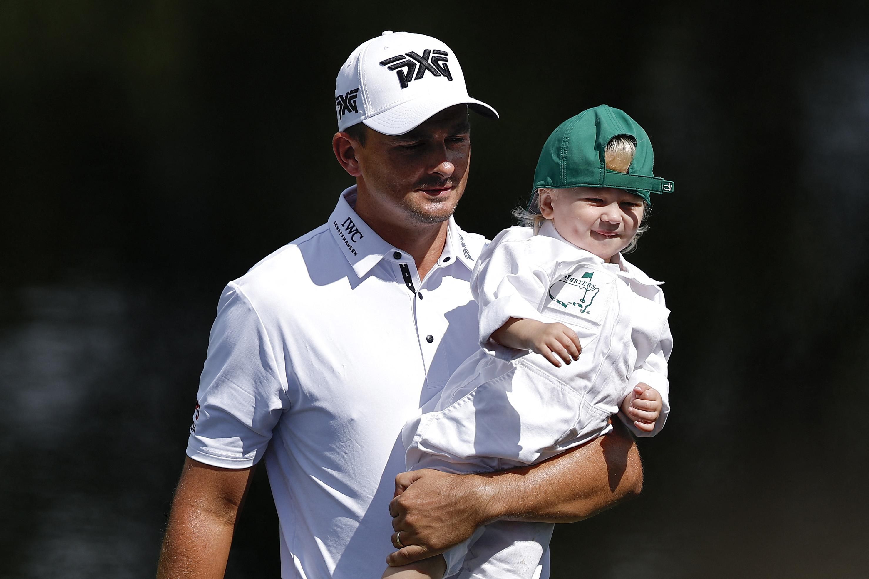 'Tom Brady of cricket': Christiaan Bezuidenout introduces 'caddy' AB de ...
