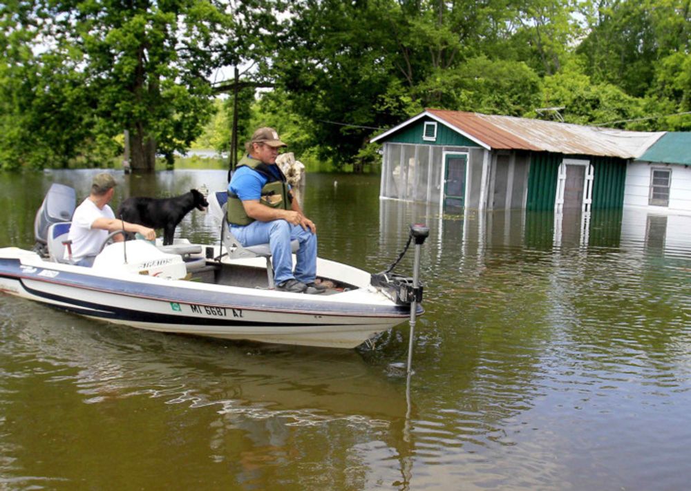 Floodwaters rise in Mississippi Delta