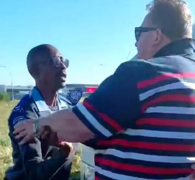 Traffic officer assaulted by suspected drunk driver in viral video