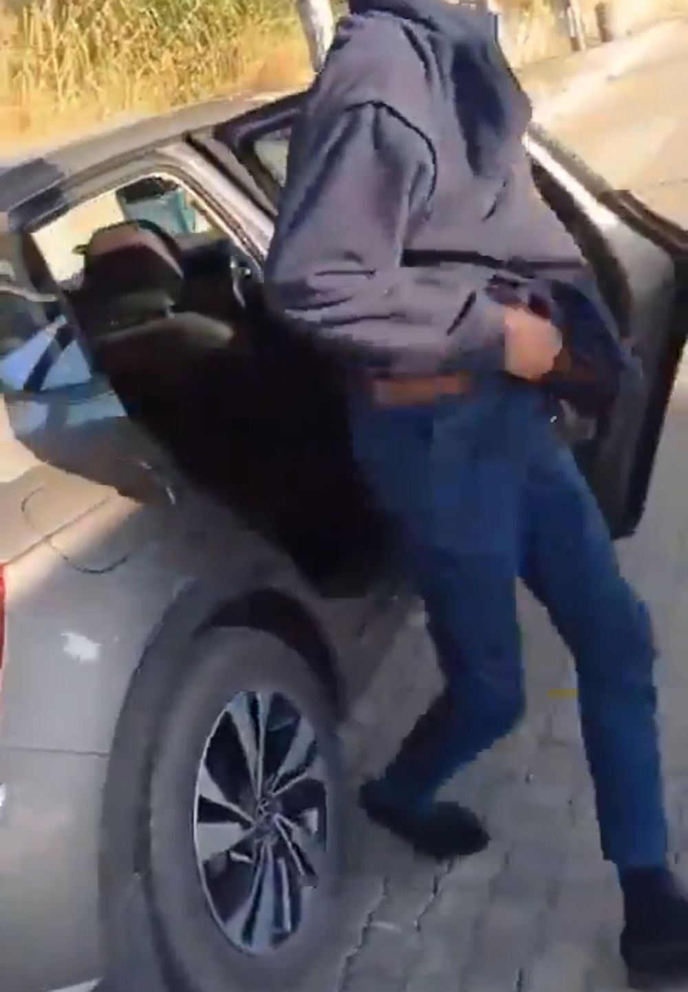 Watch A Couple Caught On Video Doing The ‘deed In Car 3937