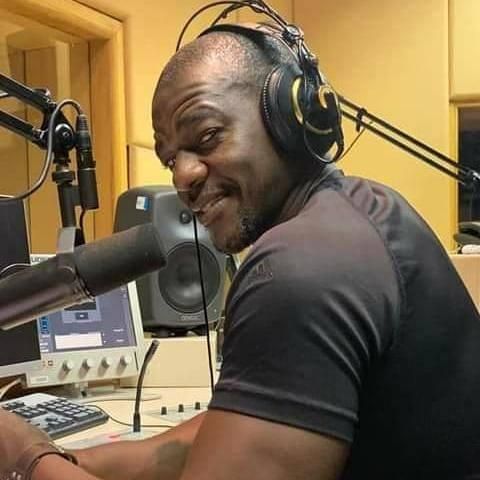 UMshiza ''ugadle" kwabuya isithunzi soBusuku Obuhle kuKhozi FM