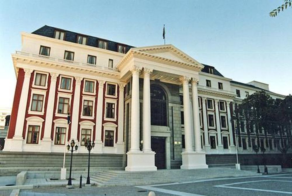 Parliament praises police for commitment to 'cleanse' force