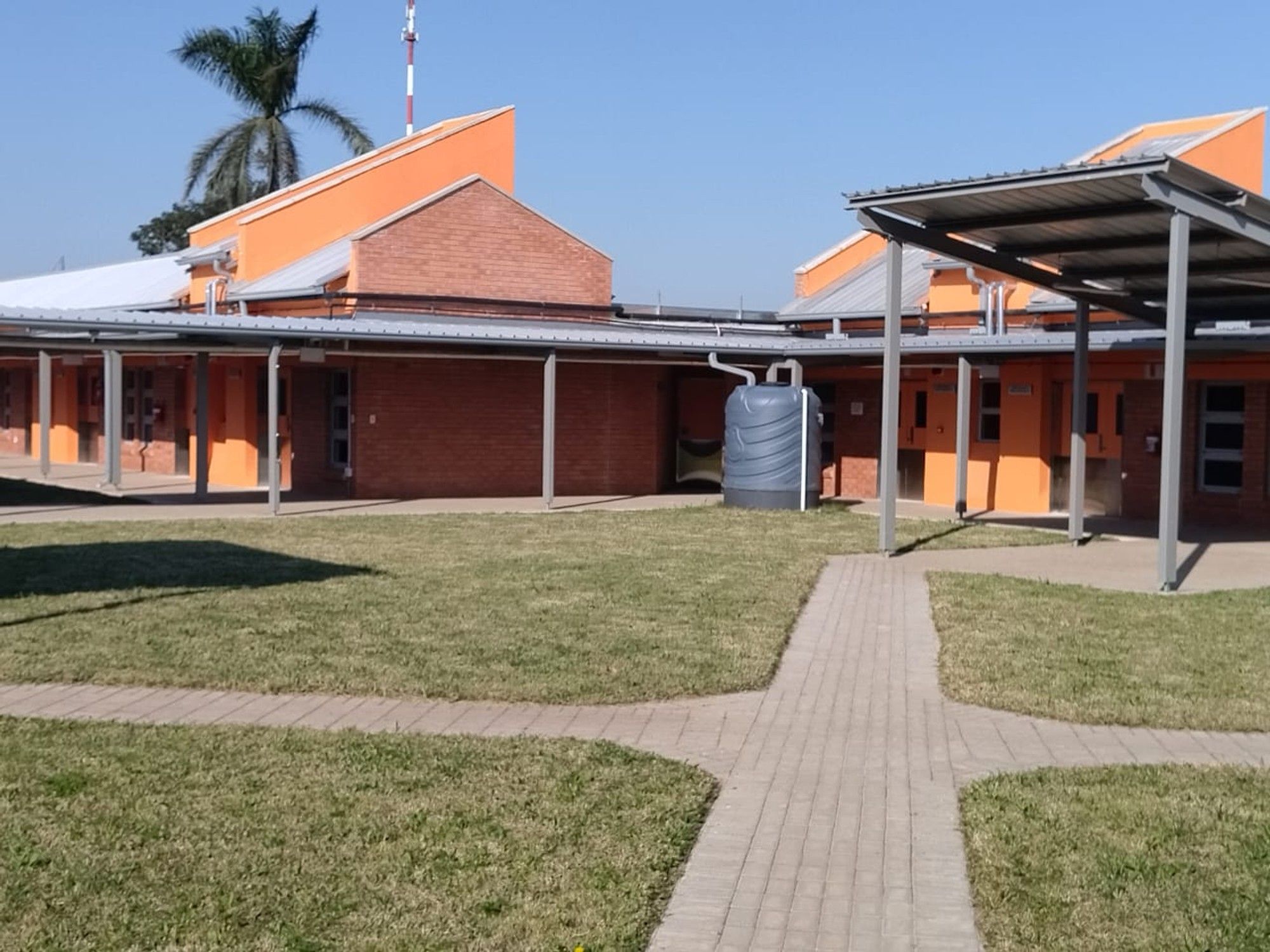 Kubuye ithemba kunina wonqunywe ingalo