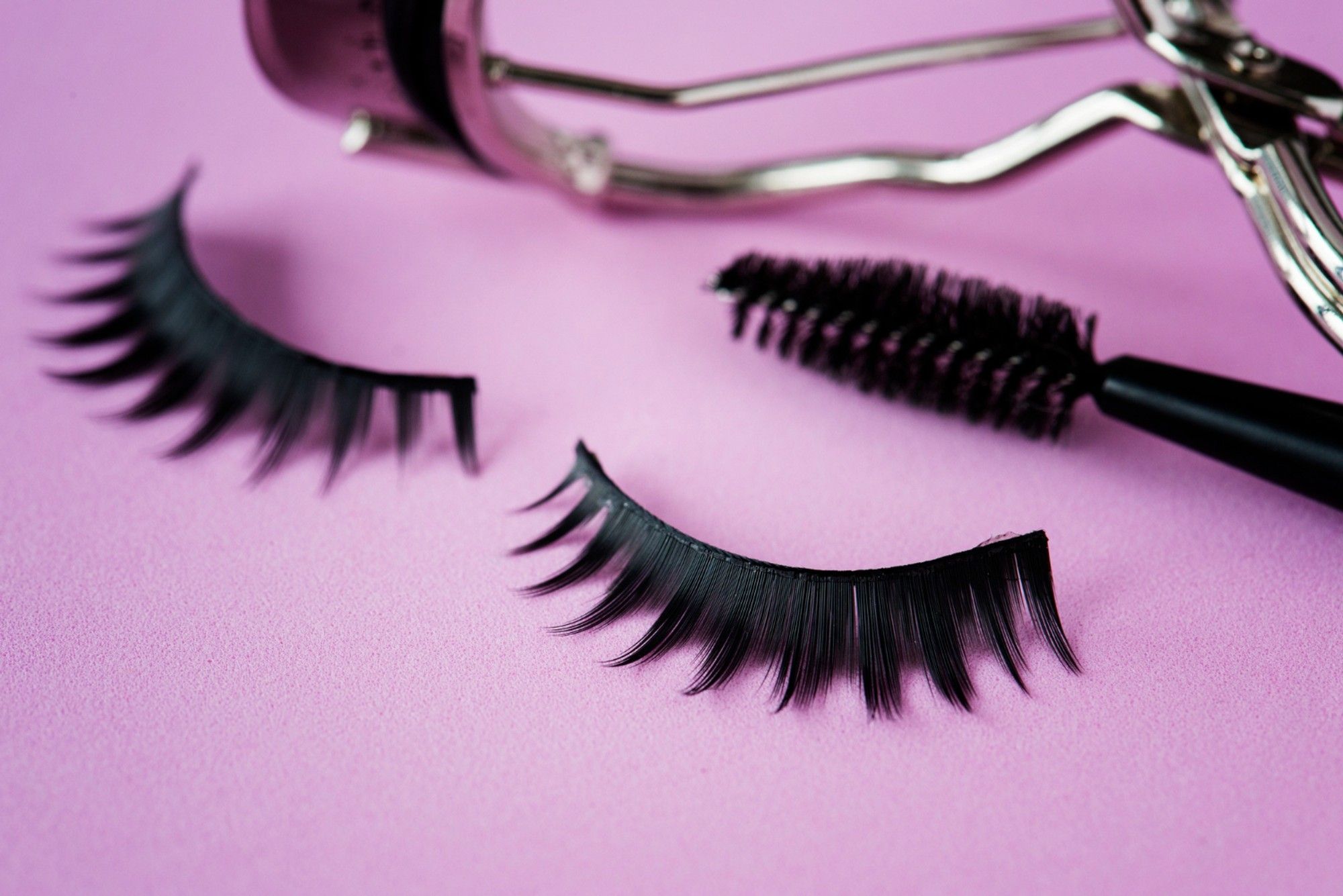 WATCH: Grade R girl wears make-up and false eyelashes to her graduation ...