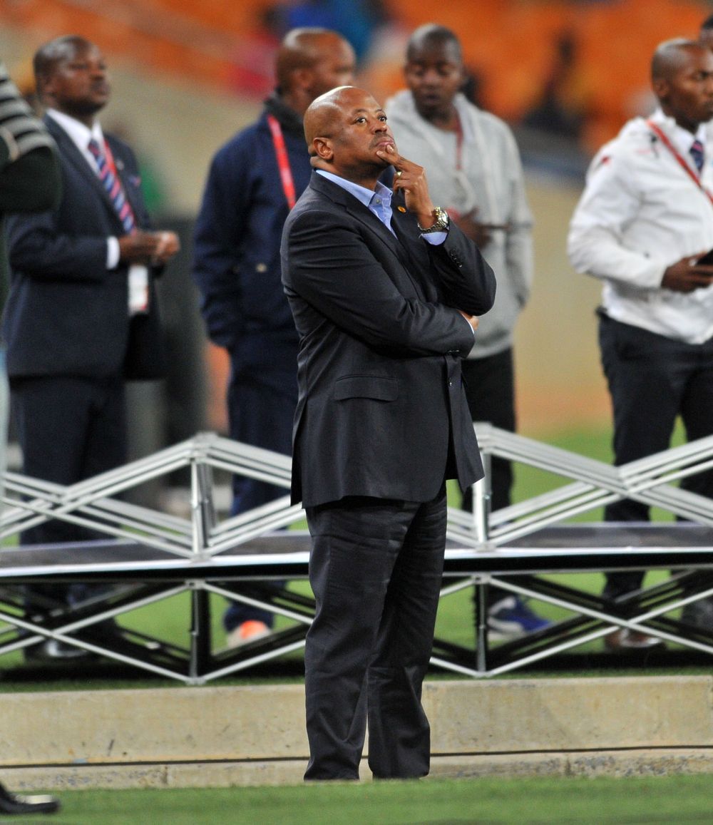 Has Bobby Motaung thrown Komphela under the bus at Kaizer Chiefs?