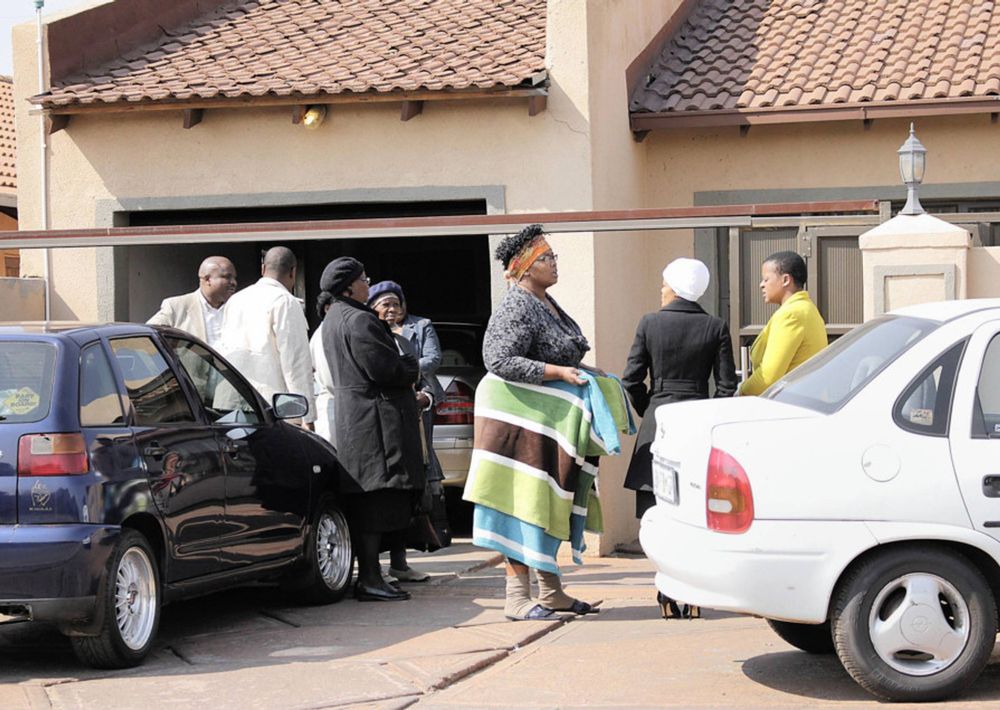 Constable shoots wife, then himself