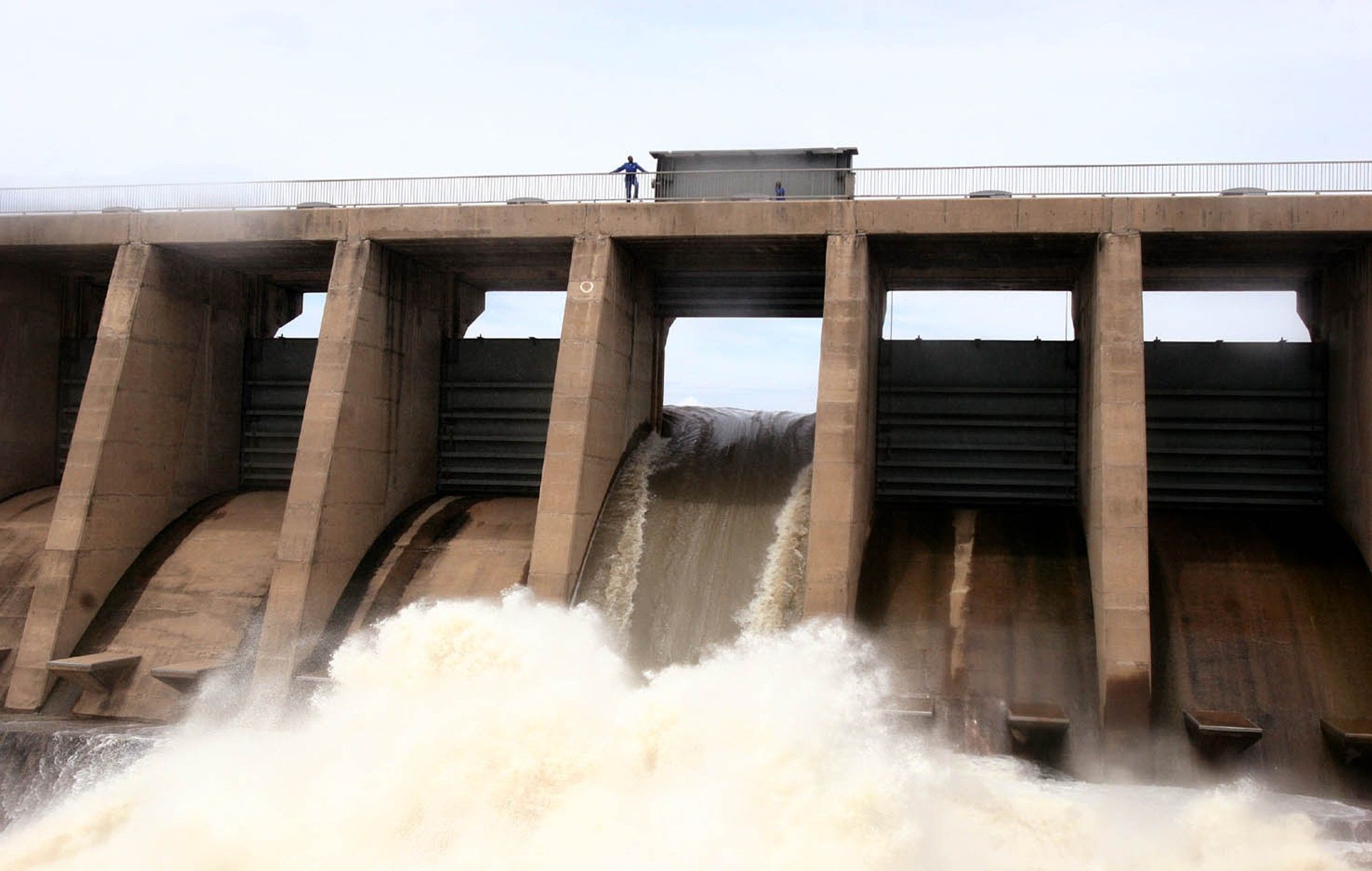 Above-normal rainfall sees Vaal Dam overflowing posing threat to ...