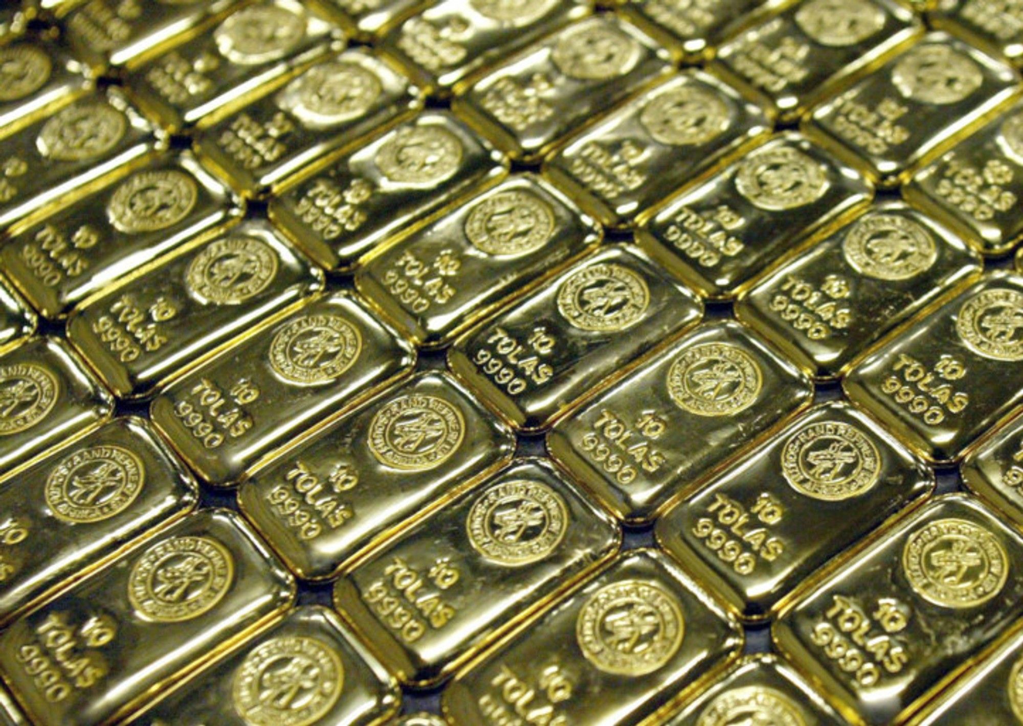 Gold hits record highs while JSE thrives; Rand falters amid Trump’s ...