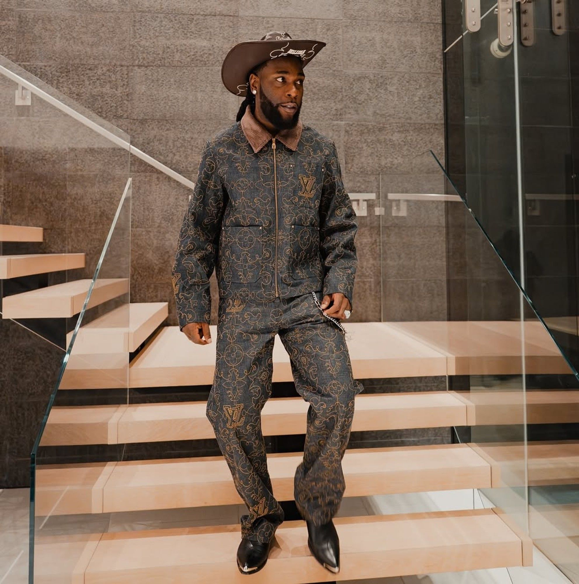 WATCH: Inside Burna Boy's luxurious mansion: festive celebrations and ...