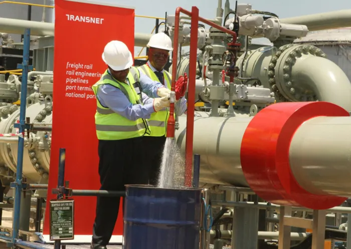 Transnet workers in harbour fight