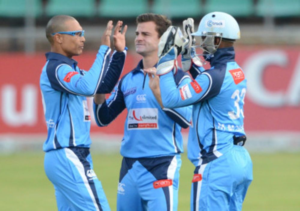 Van der Merwe steadies Titans