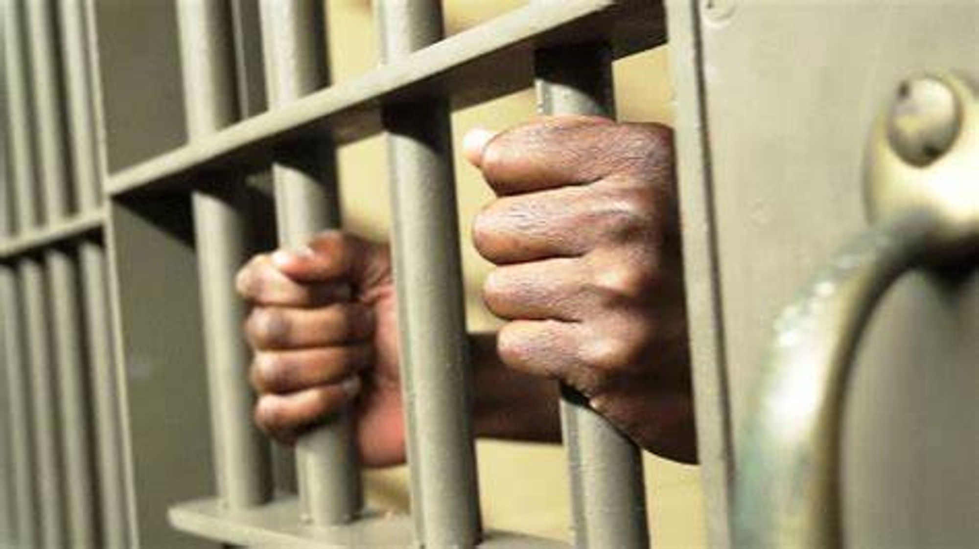 Abafana bagwetywe ngokudlwengula