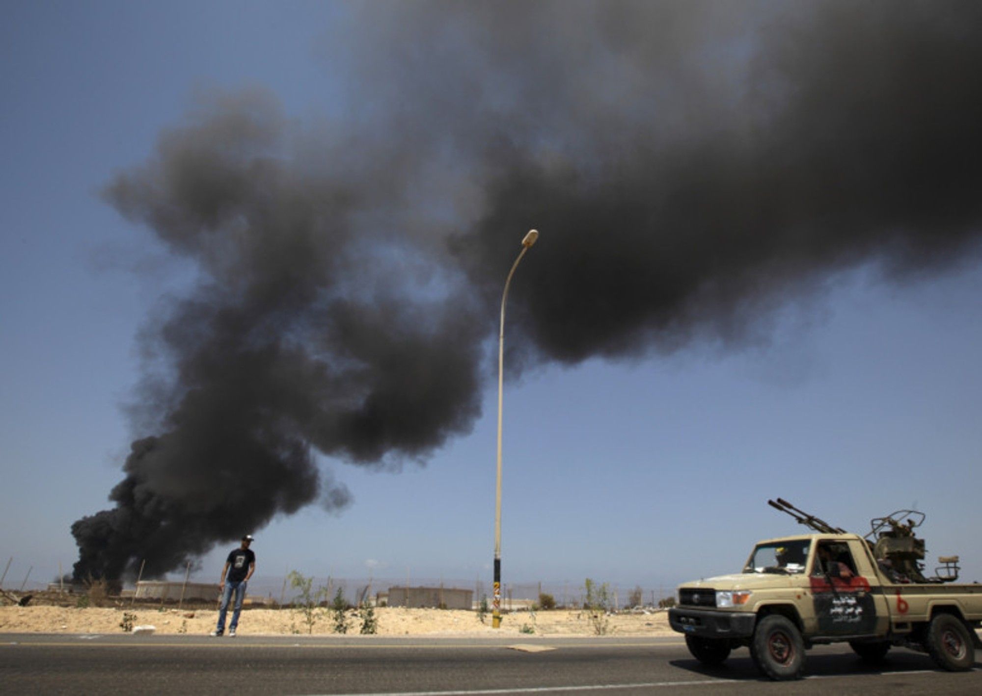 Libyan oil flows, foreign workers wait