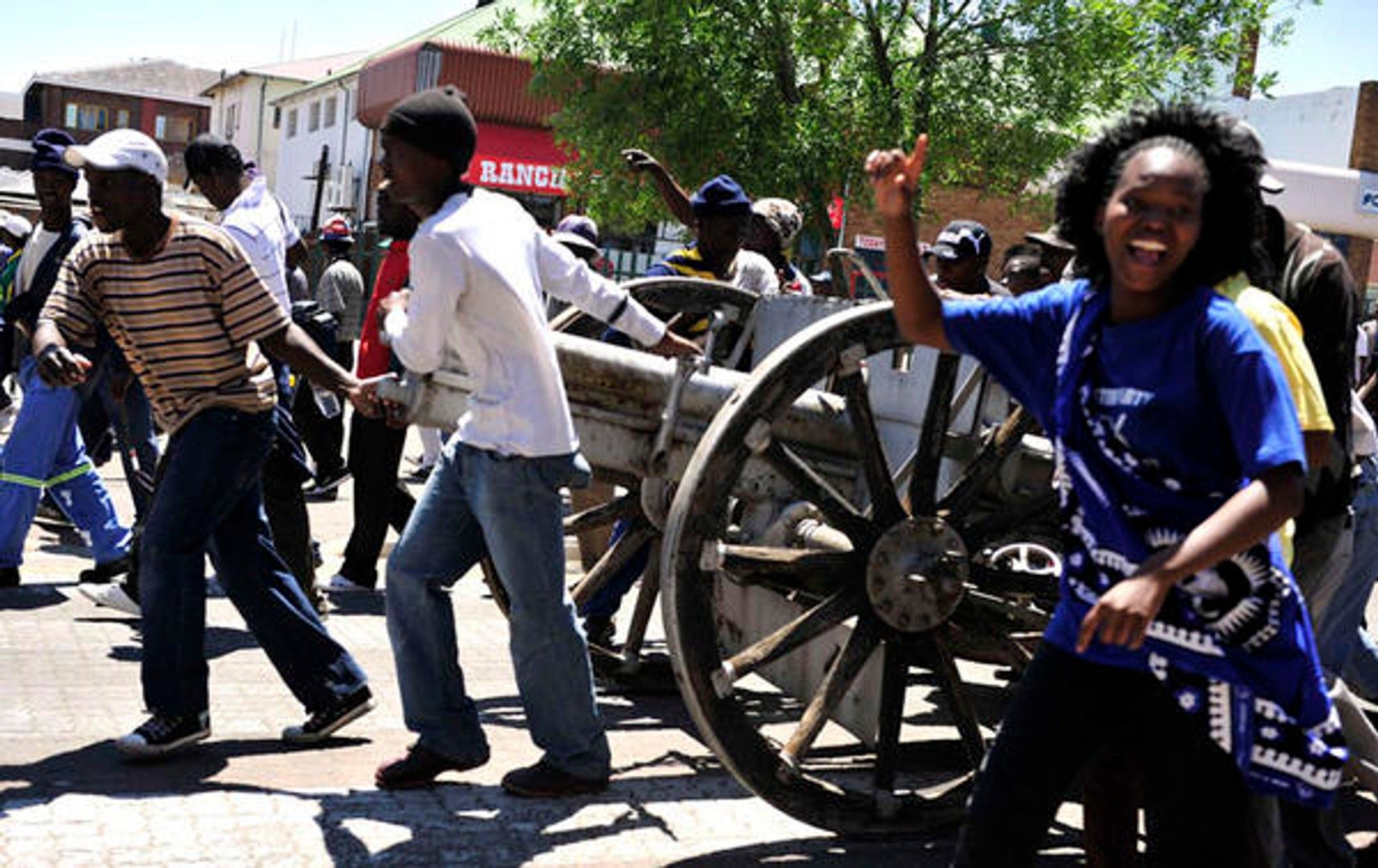 Service delivery protest erupts again in Standerton: Day two