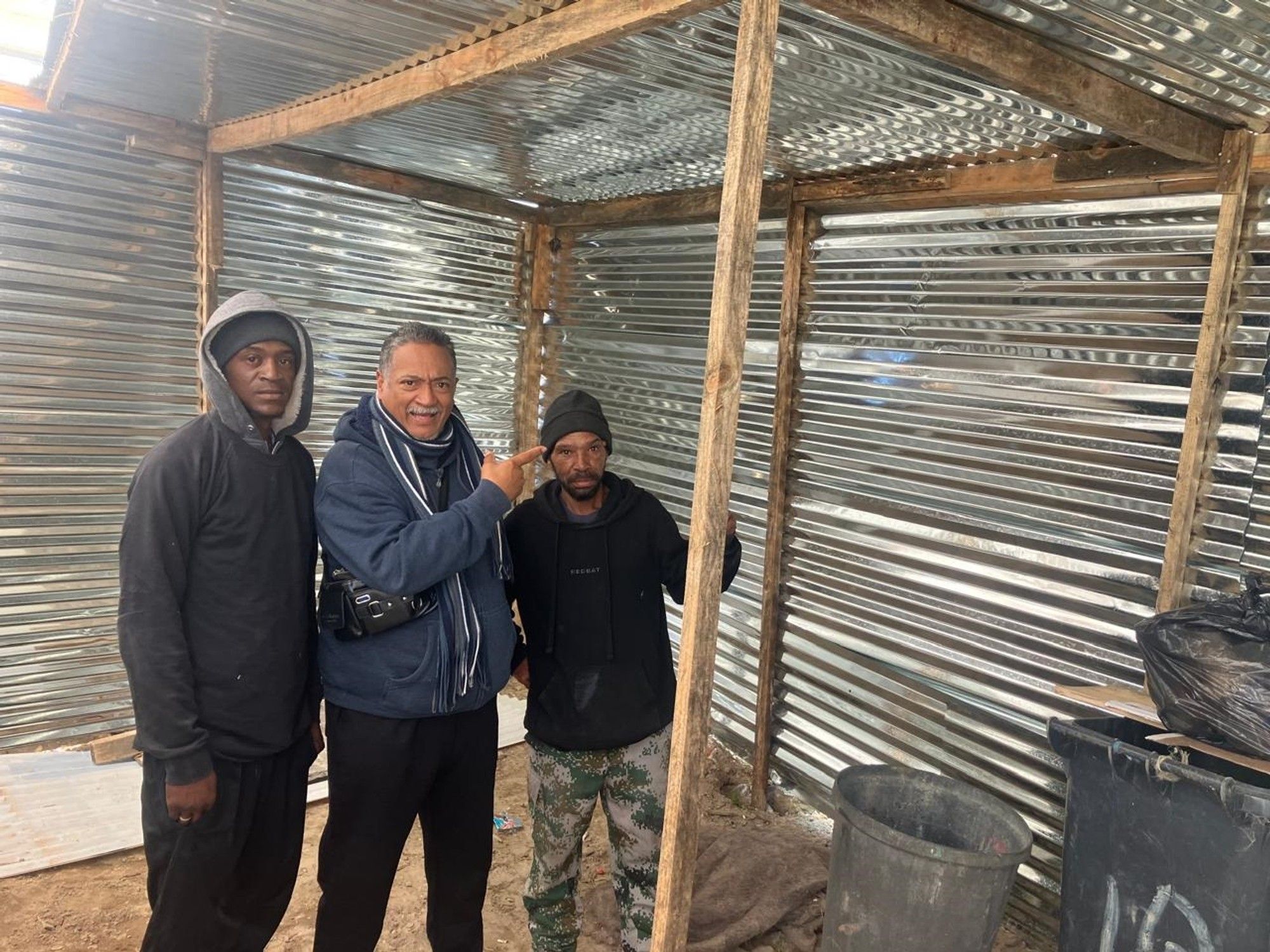 Call for help to rebuild shacks in flooded Jim se Bos