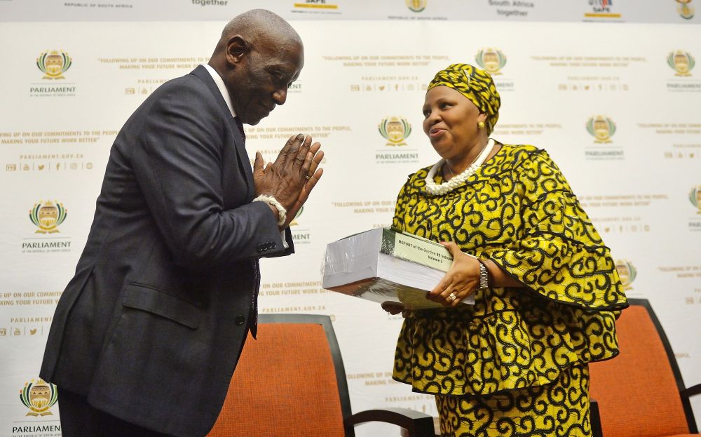 Embattled Ramaphosa hangs Presidential Protection Service head Rhoode ...